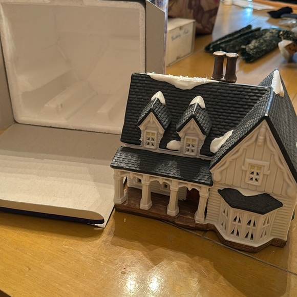 Dickens Keepsake | Holiday | 995 Dickens Keepsake Porcelain Lighted ...